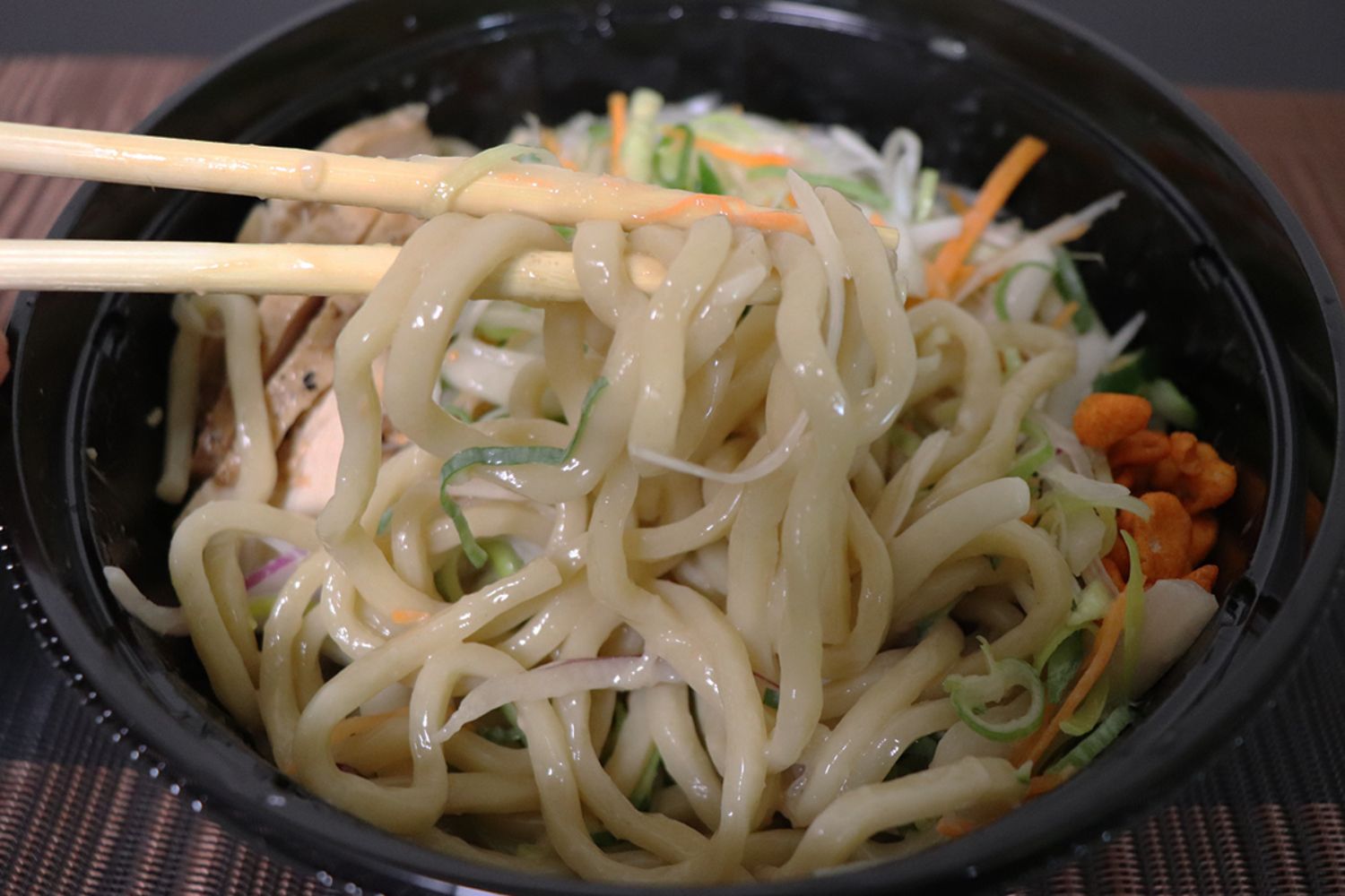 ファミマとローソンの“冷たいラーメン”が絶品！「朝でも食べたい」お味とは | 女子SPA！