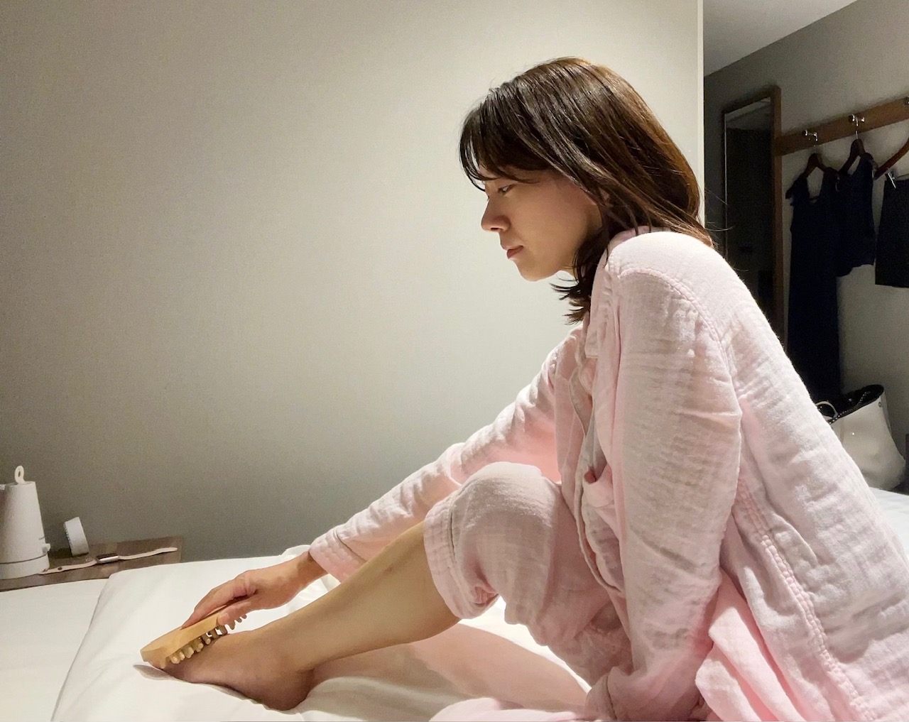 老舗ブランドの美脚アイテムにそっくり！3COINSの「ボディケアブラシ」でむくみ解消 | 女子SPA！ | ページ 2