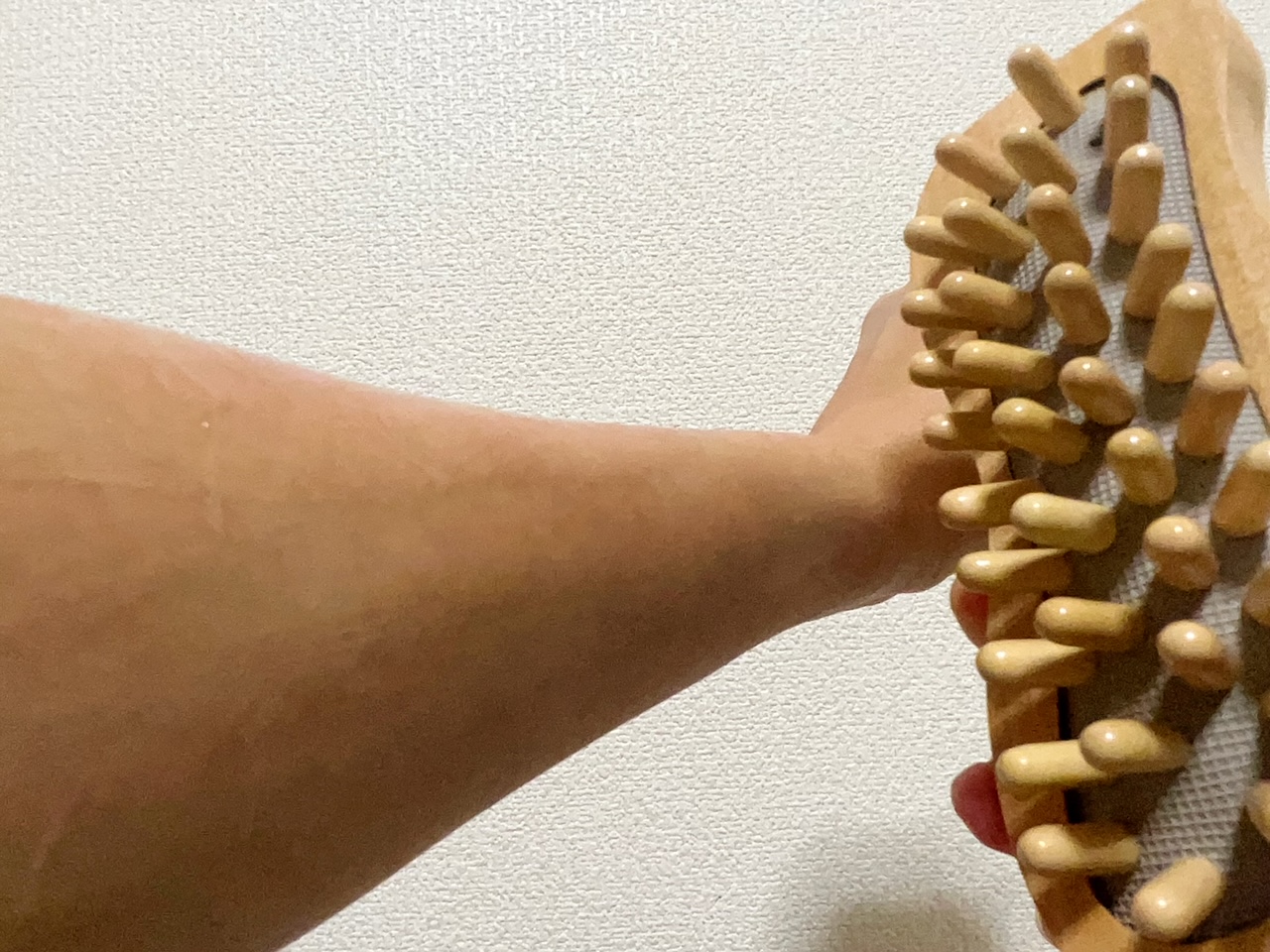 老舗ブランドの美脚アイテムにそっくり！3COINSの「ボディケアブラシ」でむくみ解消 | 女子SPA！ | ページ 2