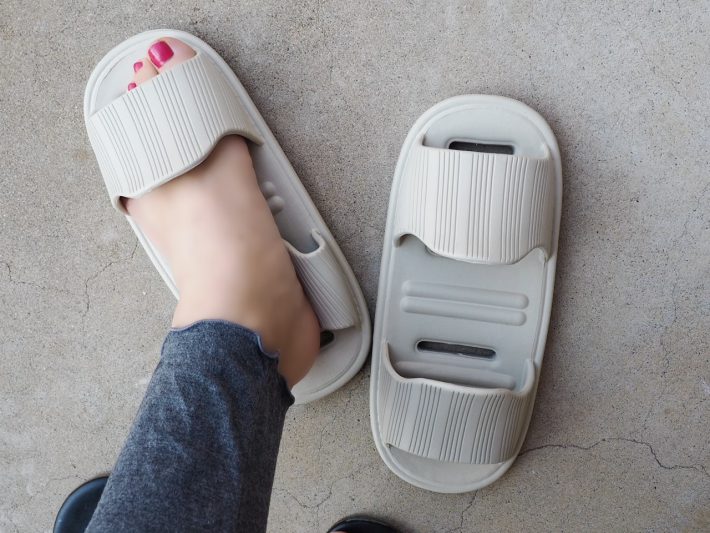 3COINS「両履き軽量スリッパ」 | 3coins_2wayslippers_240318_7.jpg | 女子SPA！