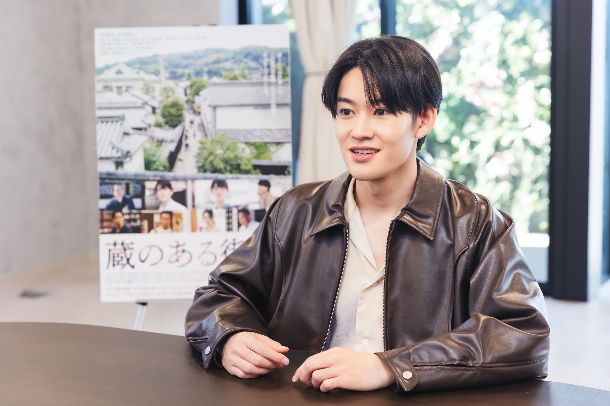 NHK『虎に翼』で強烈な印象残した20歳俳優が、新作ロケで実感した“朝ドラの影響力”「おばあちゃんたちが…」 | 女子SPA！